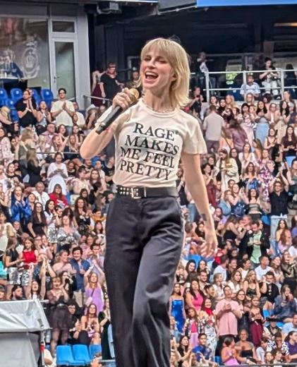 Hayley Williams Rage Makes Me Feel Pretty T-Shirt - Inspireclion